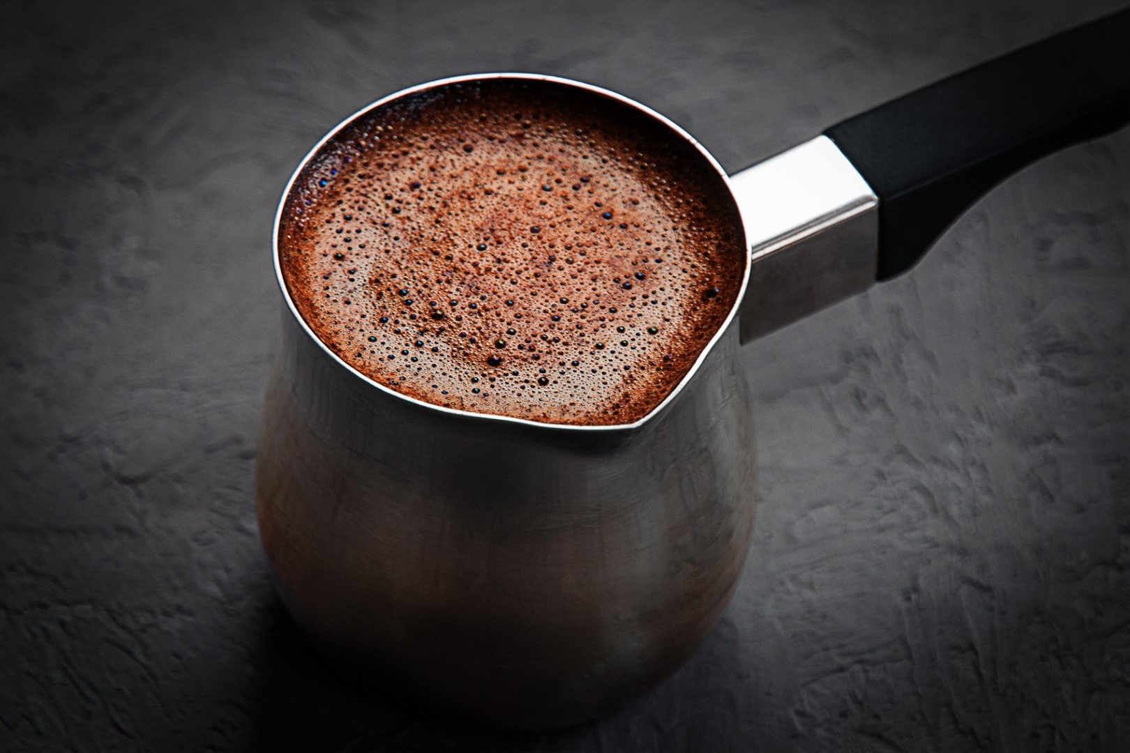 Cum se face cafeaua la ibric simplu si eficient